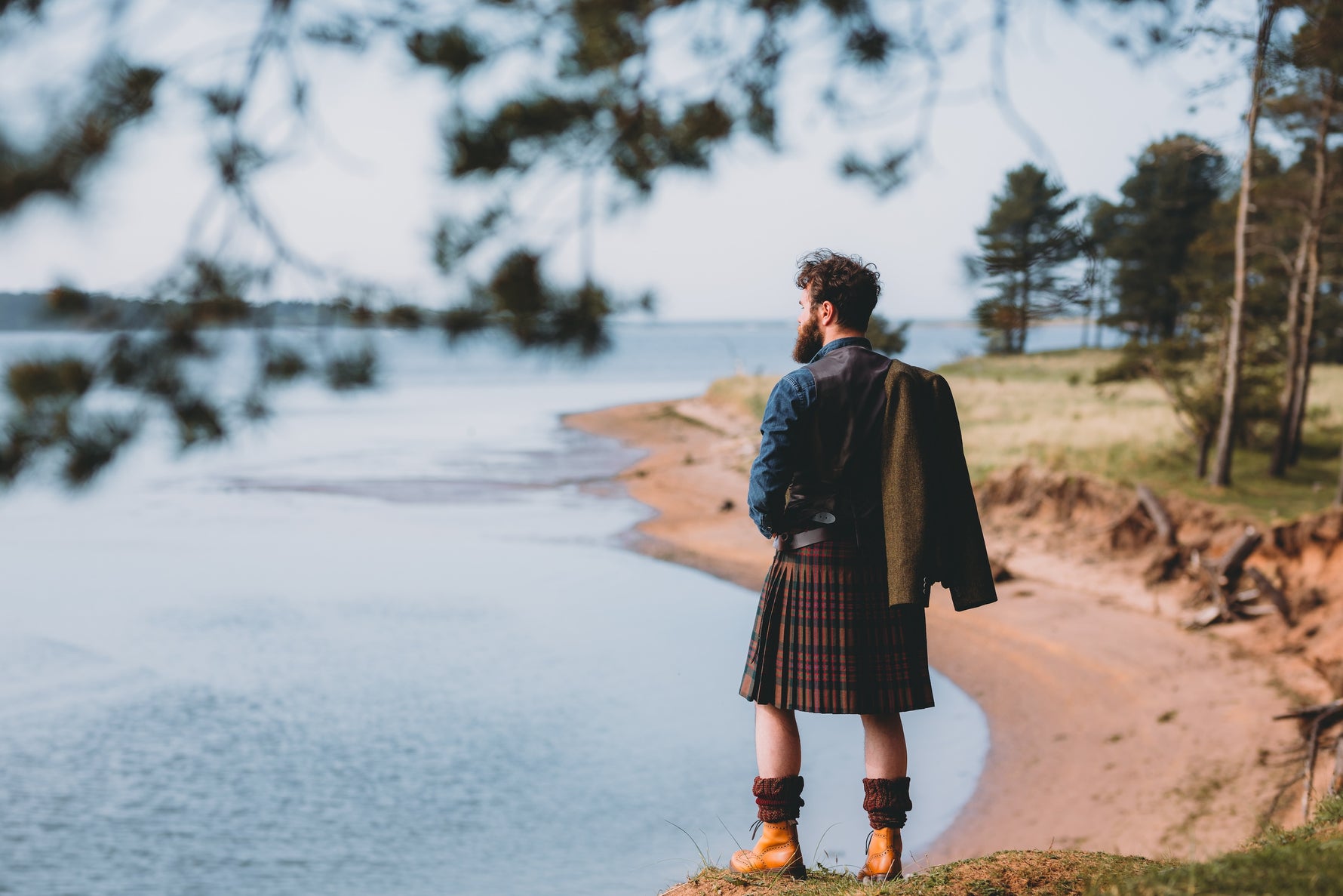 How to measure for a kilt | The GNK guide to kilt measurements ...
